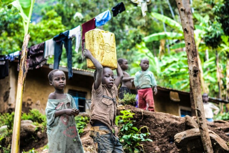 8 Ways Individuals Can Help Stop Poverty - End Poverty Now